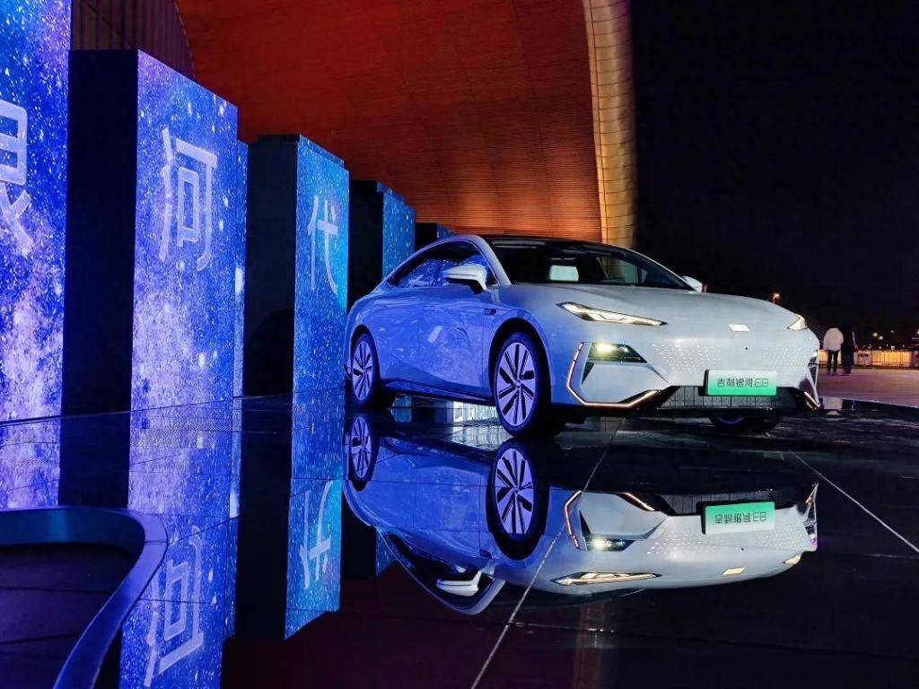 45吋屏B级车该什么价？吉利银河E8：17.58万元起还能折_搜狐汽车_搜狐网