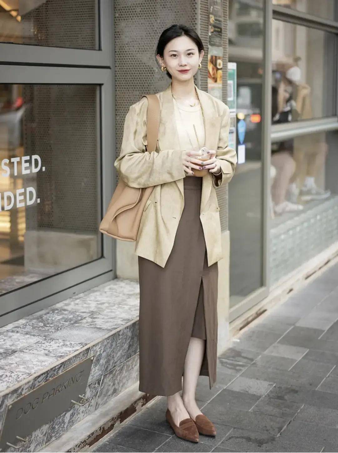 秋天穿“卡其色”，这样搭配太高级了！ -6parkbbs.com