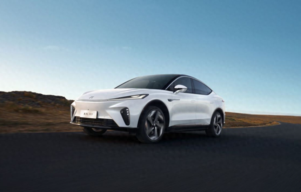 20万级纯电SUV宠用户，小鹏G6和新款飞凡R7谁是“讨好型”车格_搜狐汽车_搜狐网