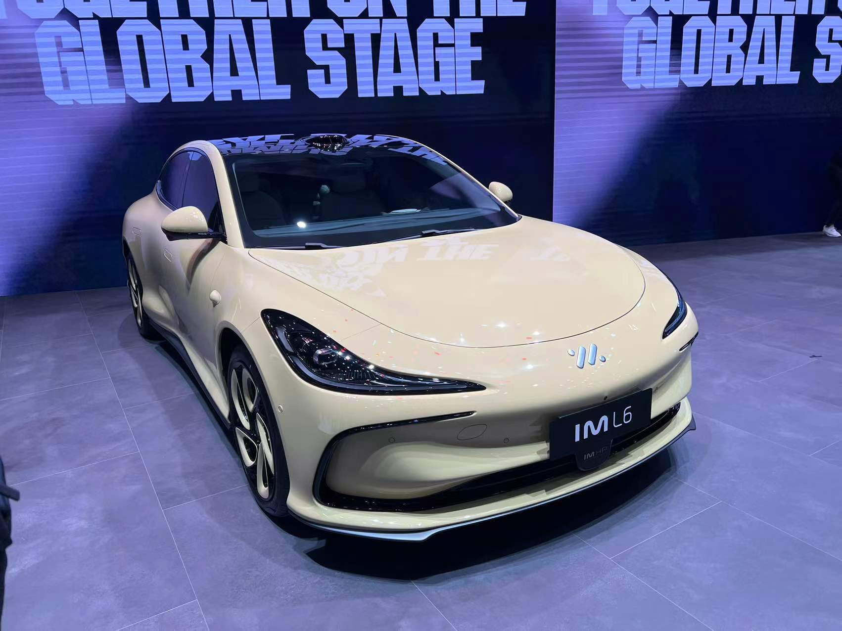 抢先拍摄，智己L6日内瓦车展全球首发，“老外”震惊了_搜狐汽车_搜狐网