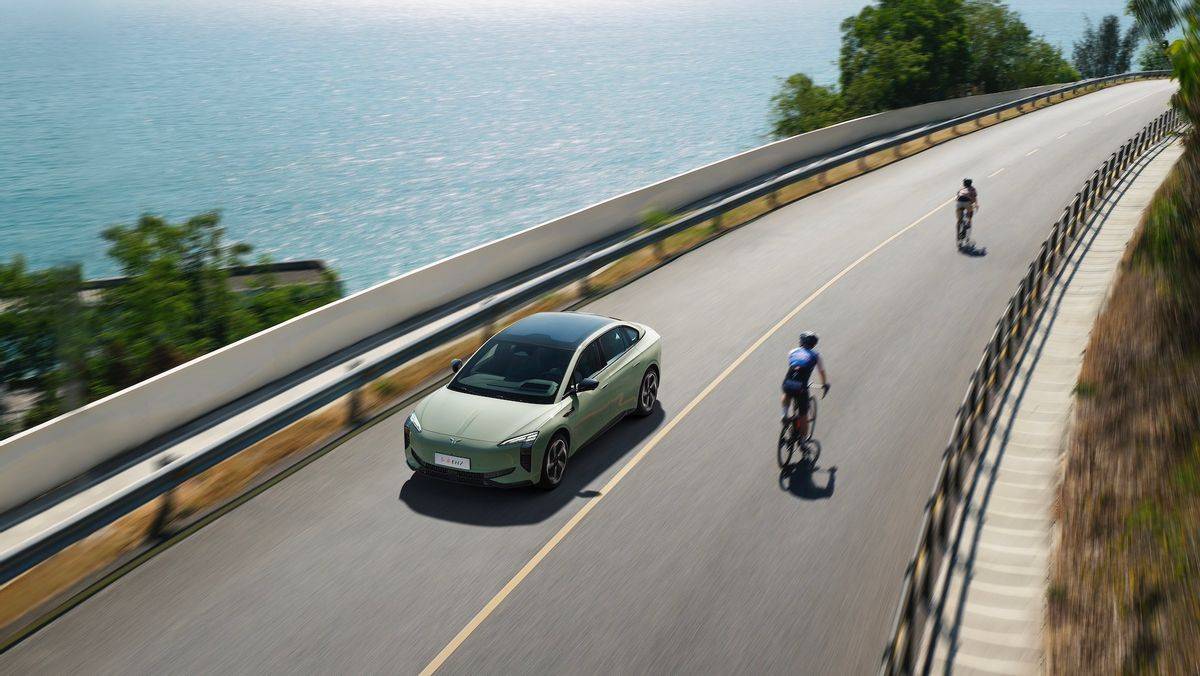 售22.98万起，红旗EH7上市！中型纯电驾车，CLTC续航最高820km_搜狐汽车_搜狐网