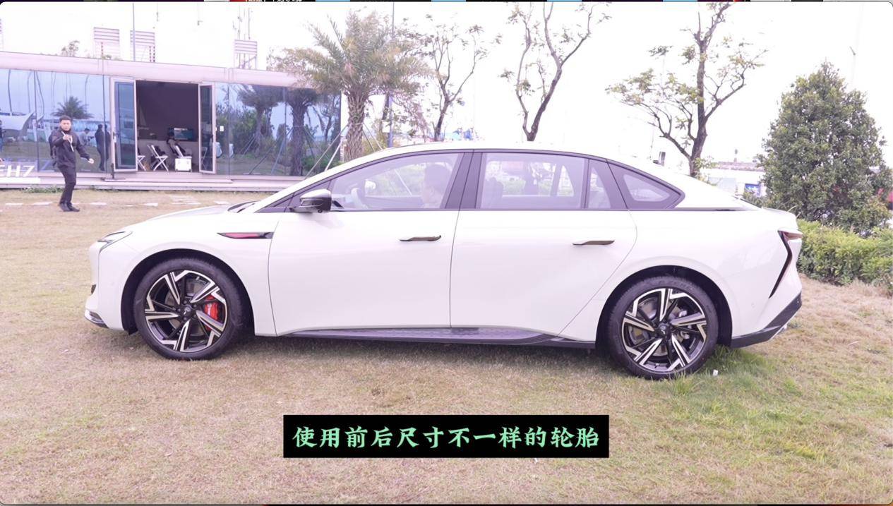 红旗FMEs“旗帜”超级架构的首款车型EH7正式上市，售价22.98--30.98万元_搜狐汽车_搜狐网