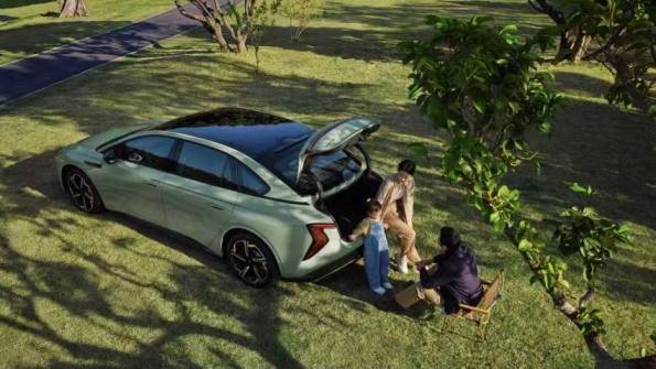 820公里续航 3.5秒破百 红旗纯电轿跑EH7颠覆你的想象_搜狐汽车_搜狐网