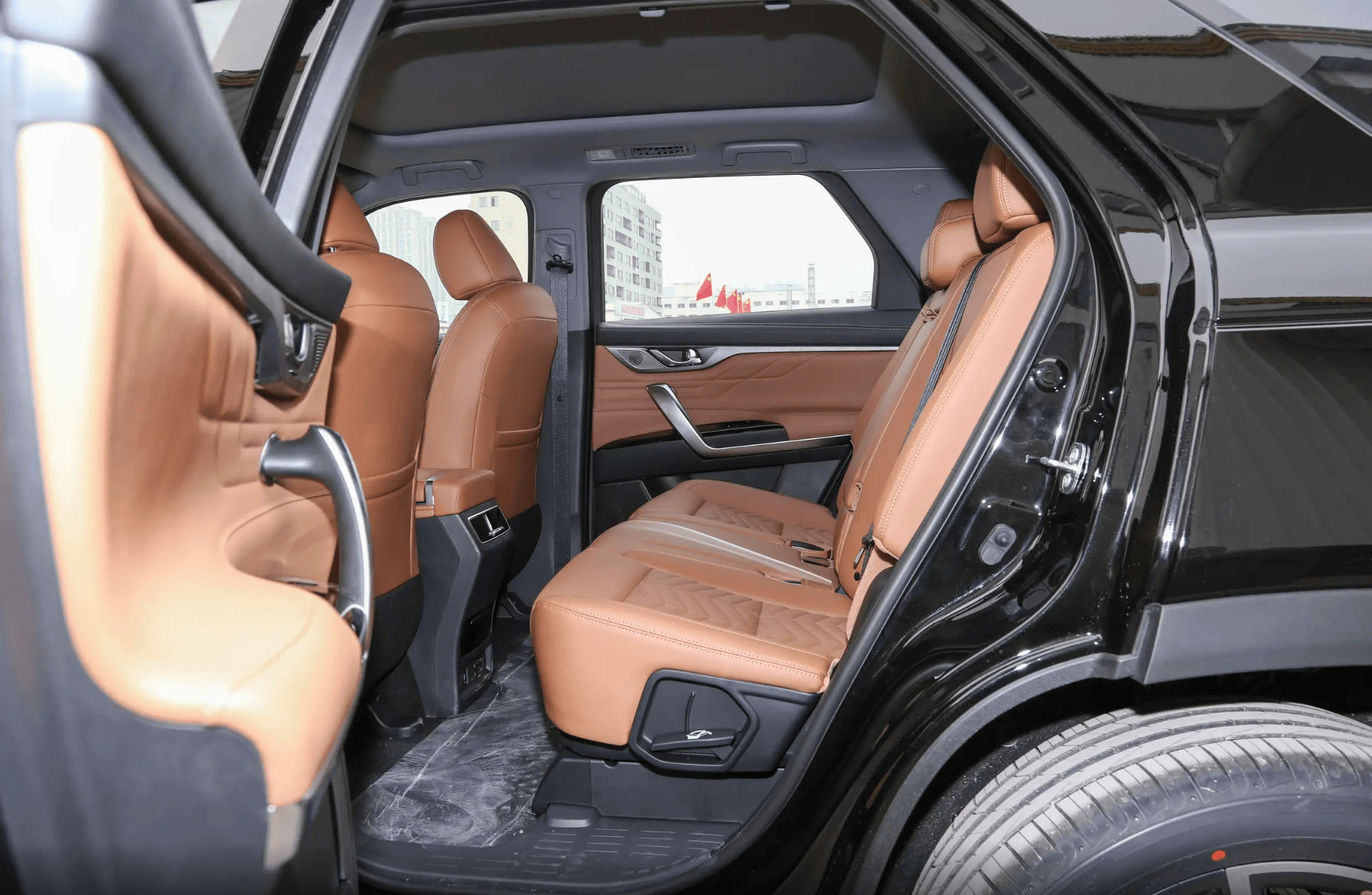 真男人SUV，高大威猛很霸气！全系2.0T+爱信8AT，四驱底盘才卖16万_搜狐汽车_搜狐网