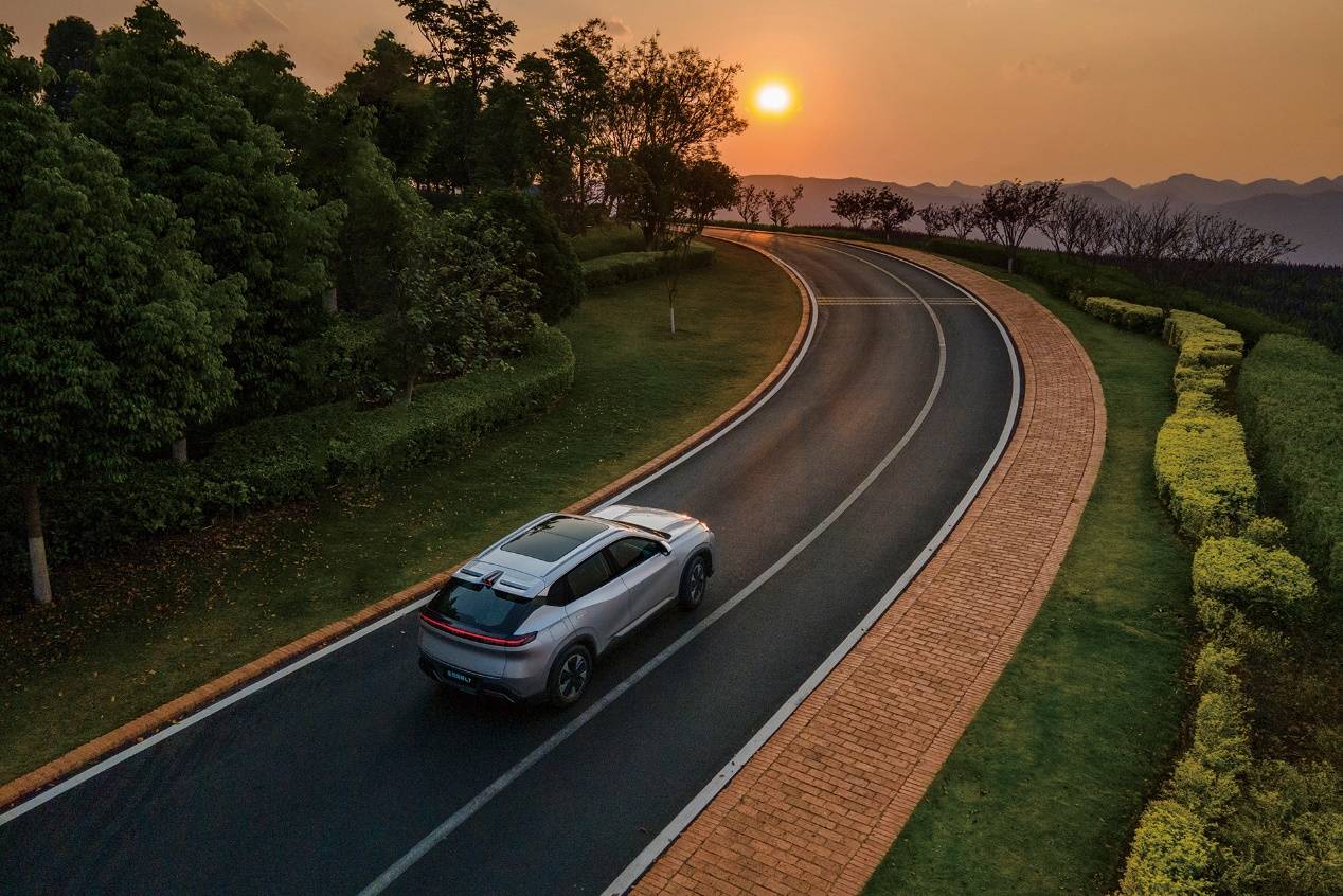 东风风神L7正式上市 205km纯电续航车型12.99万元起_搜狐汽车_搜狐网