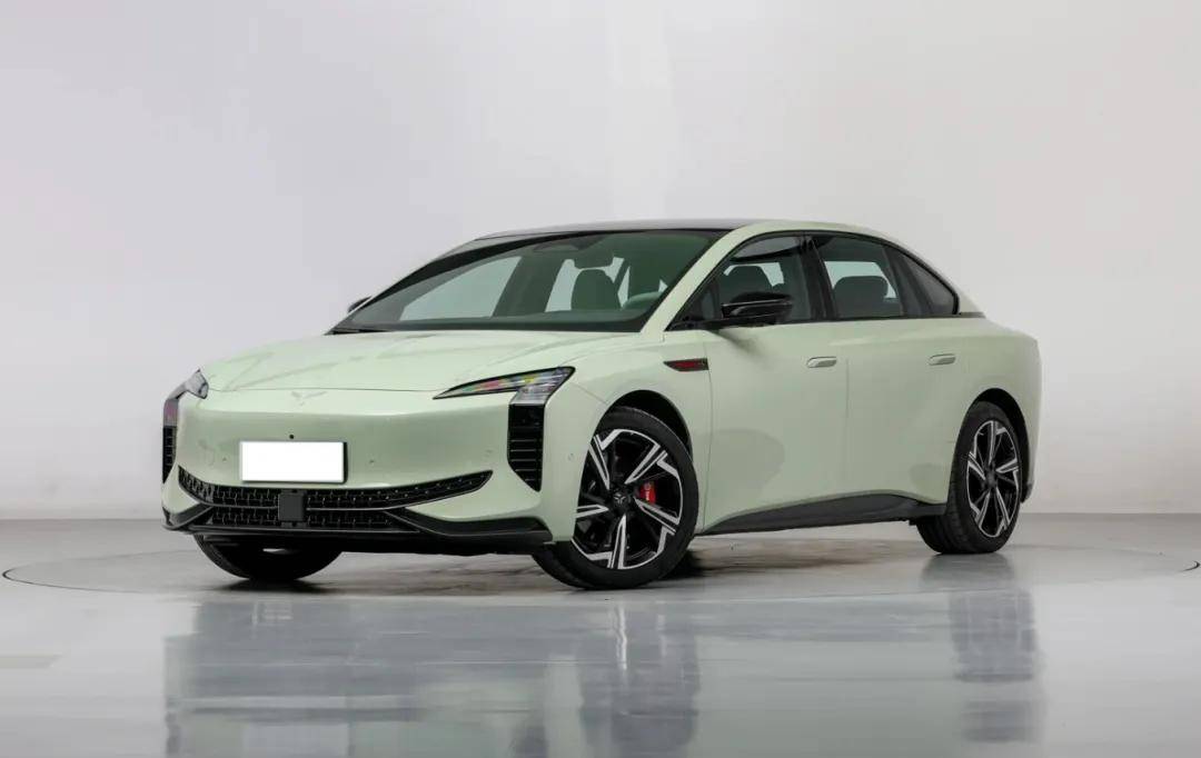 3.5秒破百、续航820公里 纯电中大型轿车红旗EH7_搜狐汽车_搜狐网