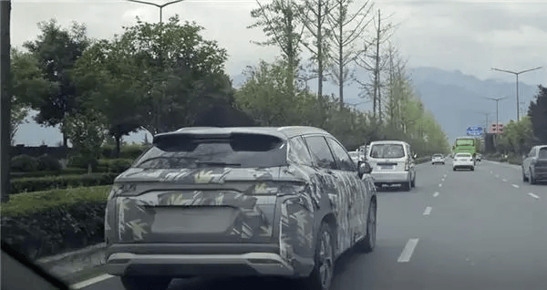 油耗2.9L+续航2100公里，比亚迪全新SUV街拍谍照，价格有望低于15万_搜狐汽车_搜狐网