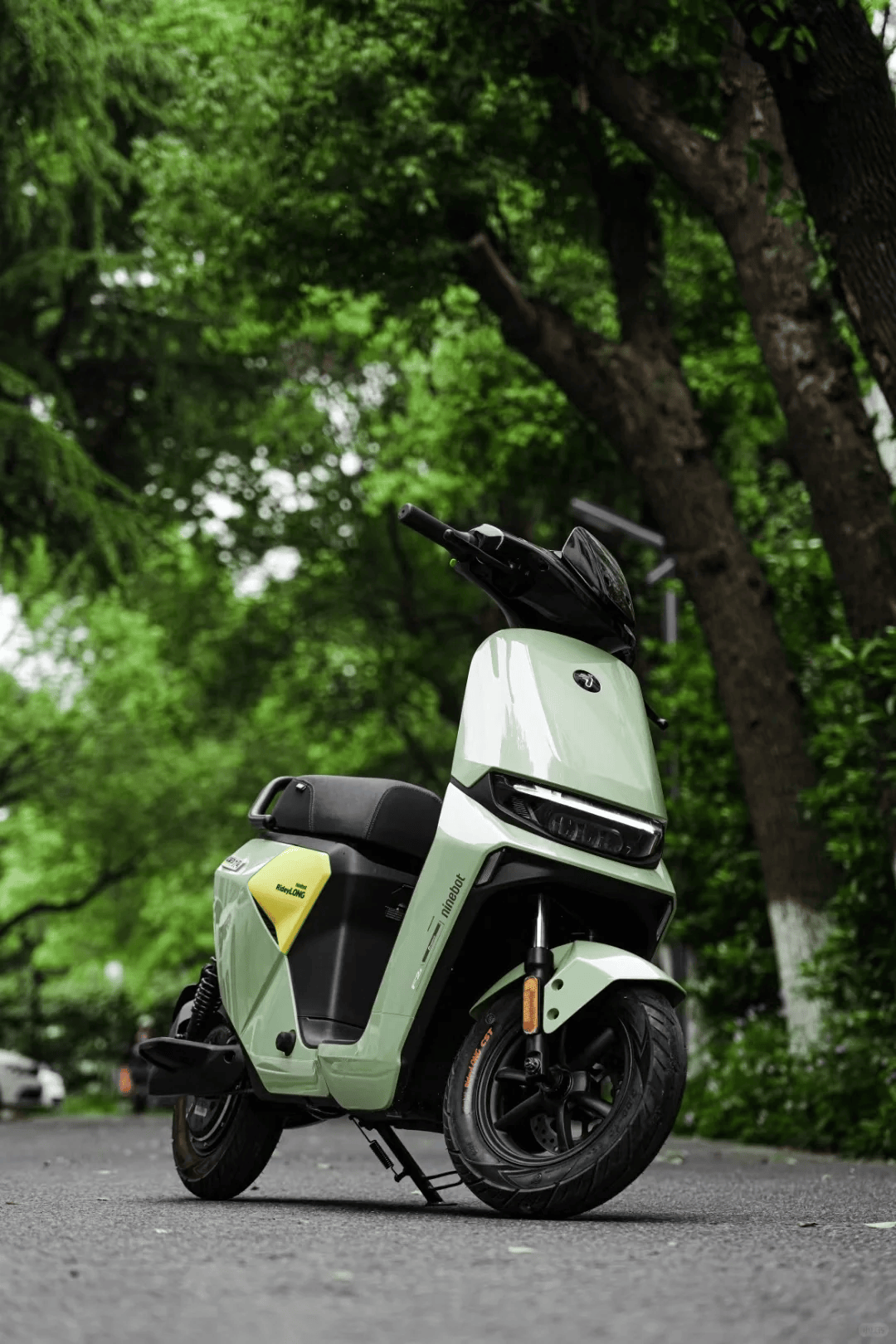 新中产通勤出行：九号电动F2z 110和小牛Umax运动版对比_搜狐汽车_搜狐网