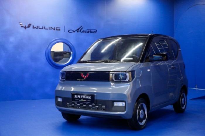 毕业季又至，拾月VS宏光MINIEV，谁才是更适合年轻人的电动小车？_搜狐汽车_搜狐网