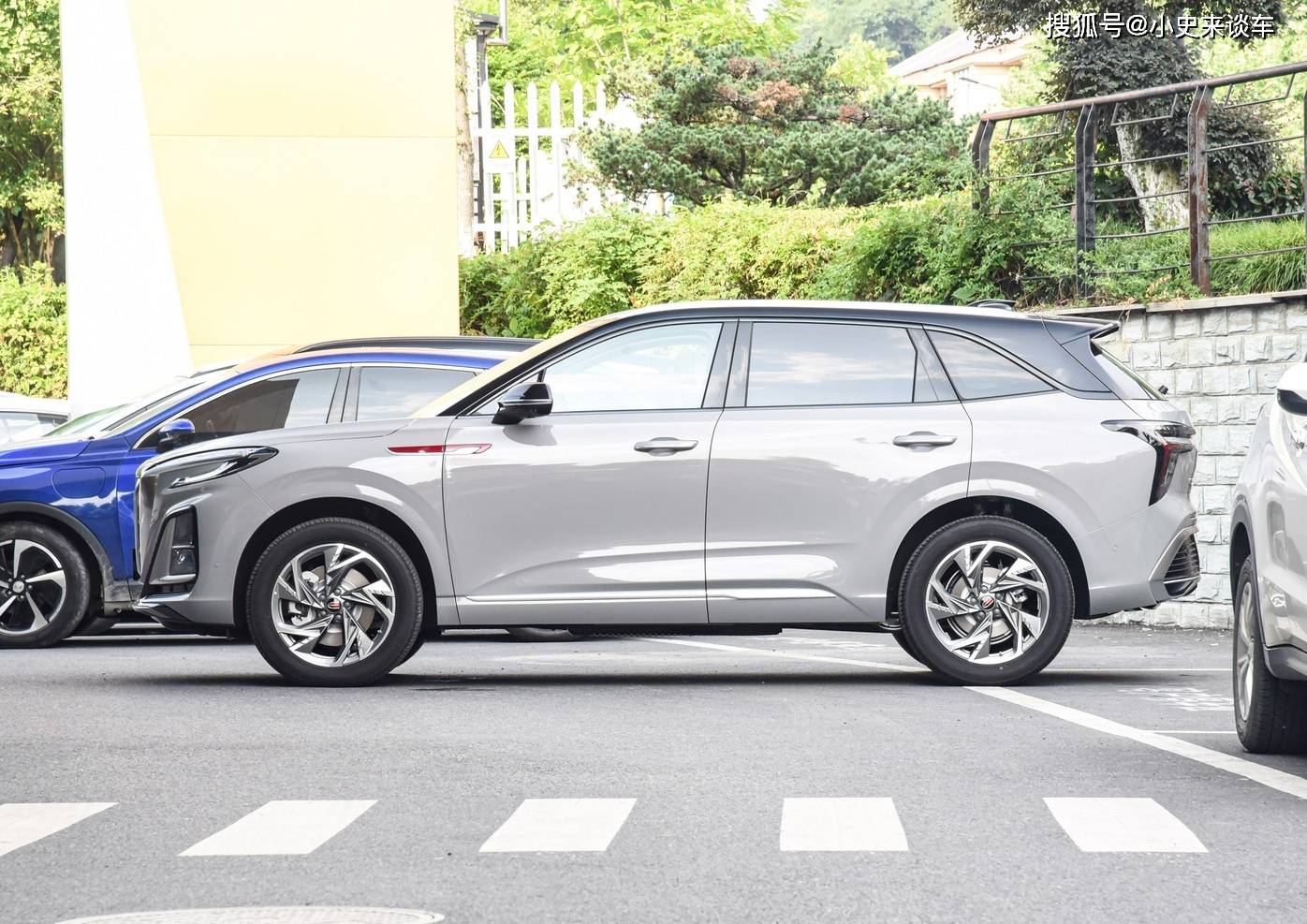 不到15万起的豪华SUV，2.0T爆发252马力，配爱信8AT，轴距2770mm_搜狐汽车_搜狐网