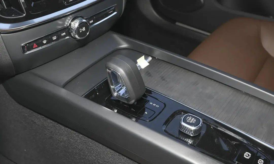 2025款沃尔沃S60现身，挑战奥迪A4L，起售价30.69万元_搜狐汽车_搜狐网