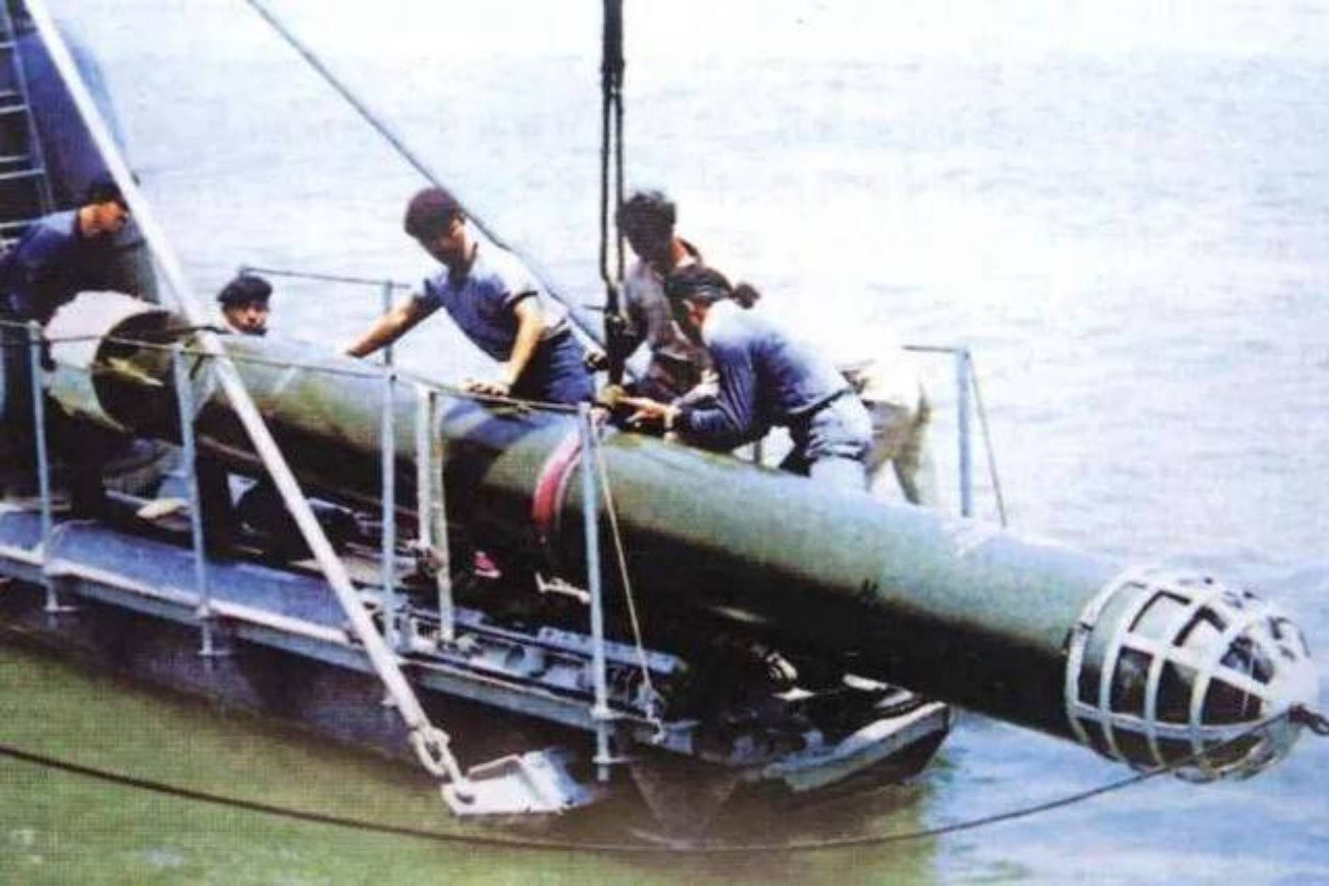 从海底出击：德国U29潜艇击沉英国“勇敢”号航空母舰！_鱼雷_驱逐舰_货船