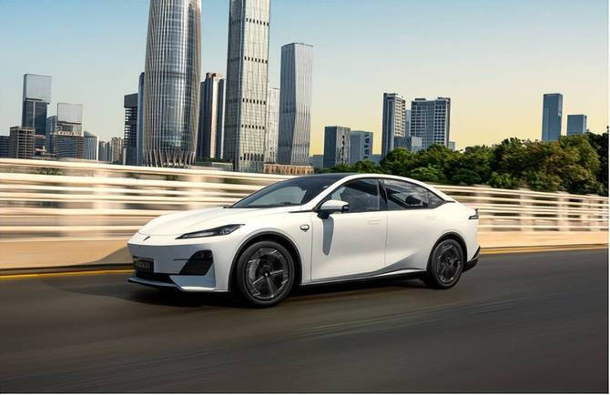 售价区间11.99万元-14.69万元，新款深蓝SL03诚意很足_搜狐汽车_搜狐网