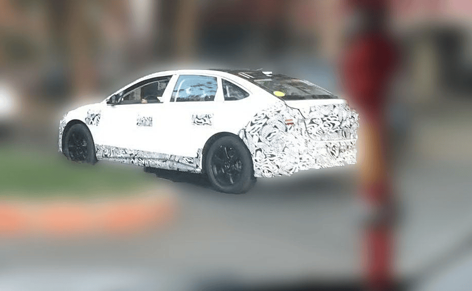 红旗EH5谍照曝光！定位纯电动轿车，有望2025年10月投产_搜狐汽车_搜狐网