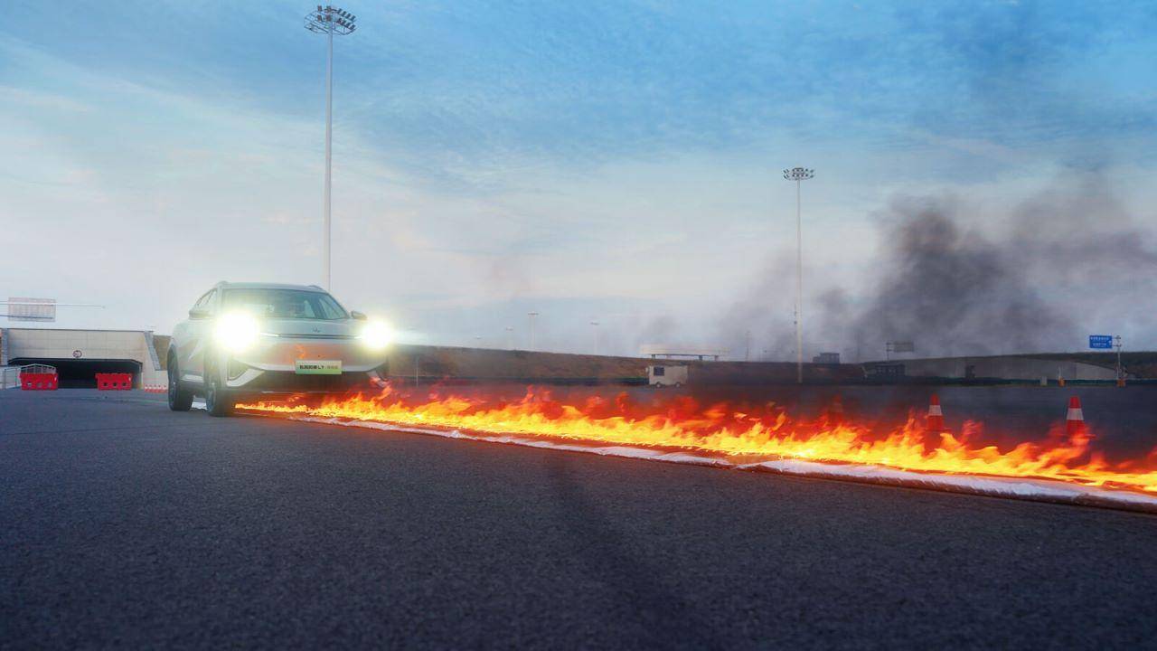 全系518km续航 东风风神L7 EV 10.99万起上市_搜狐汽车_搜狐网