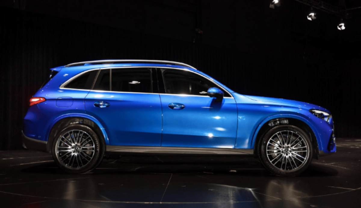 奔驰25款GLC定妆照曝光，配置大幅升级！4S店迎新款现款降14万_搜狐汽车_搜狐网