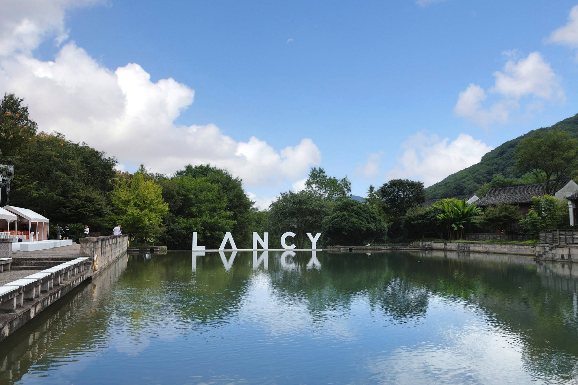 朗姿LANCY发布2024秋冬“A系列”大秀_女性_雅集_时尚