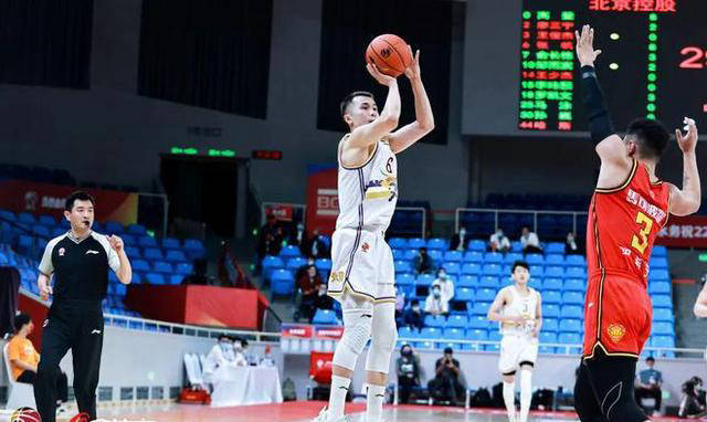 CBA精彩对决：广厦vs山东、新疆vs北控！_比赛_广东