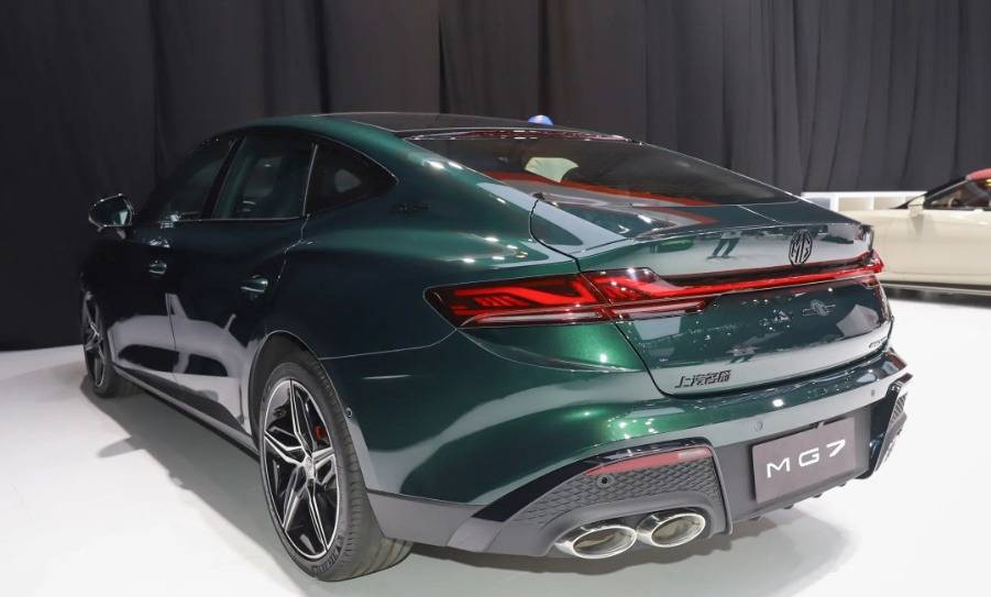运动范儿拉满，堪称“最美的轿跑”，新款MG7惊艳亮相广州车展_搜狐汽车_搜狐网
