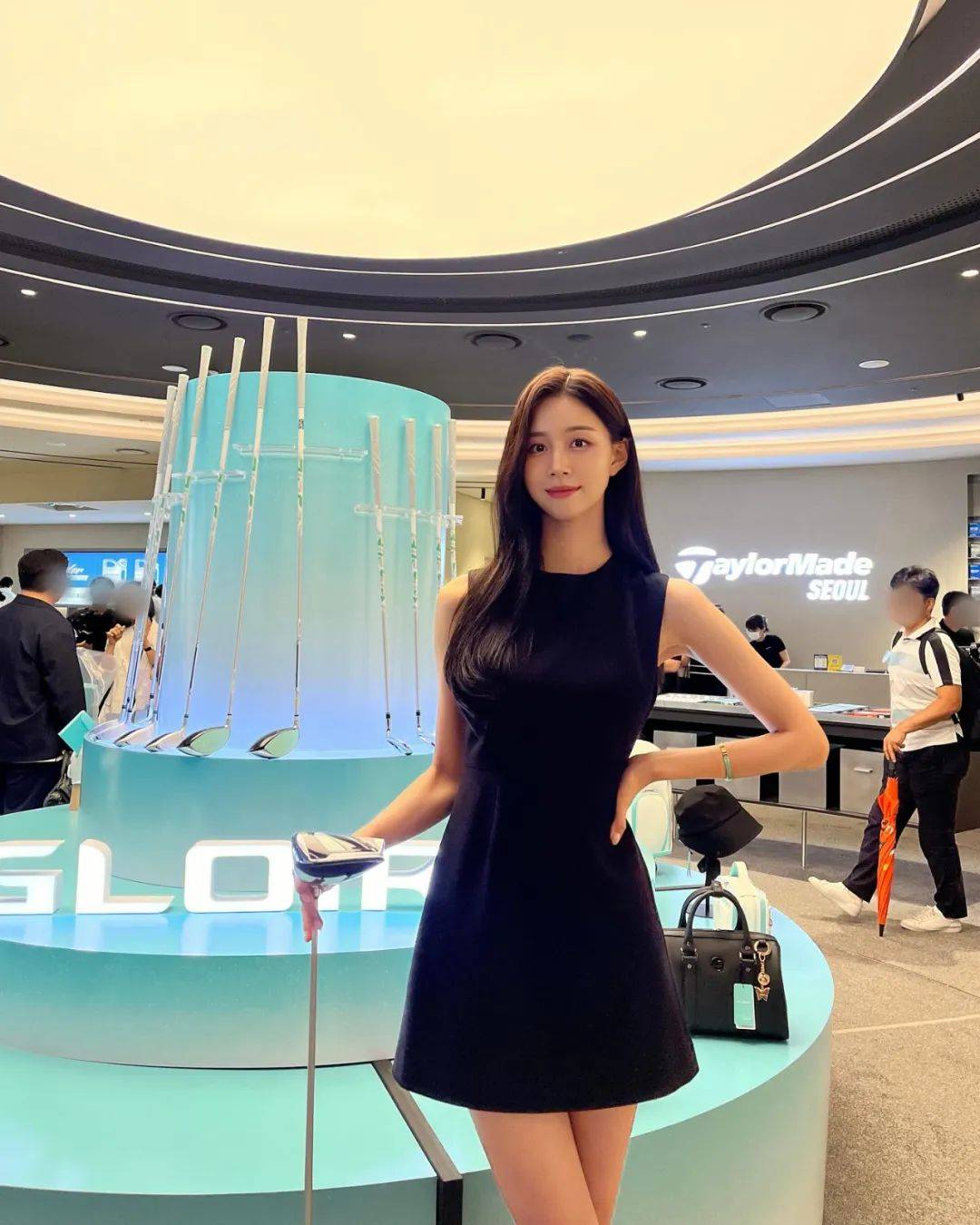 高尔夫女神！173cm、55kg，高挑修长，完美身材绝对第一_白丝_长裙_曲线