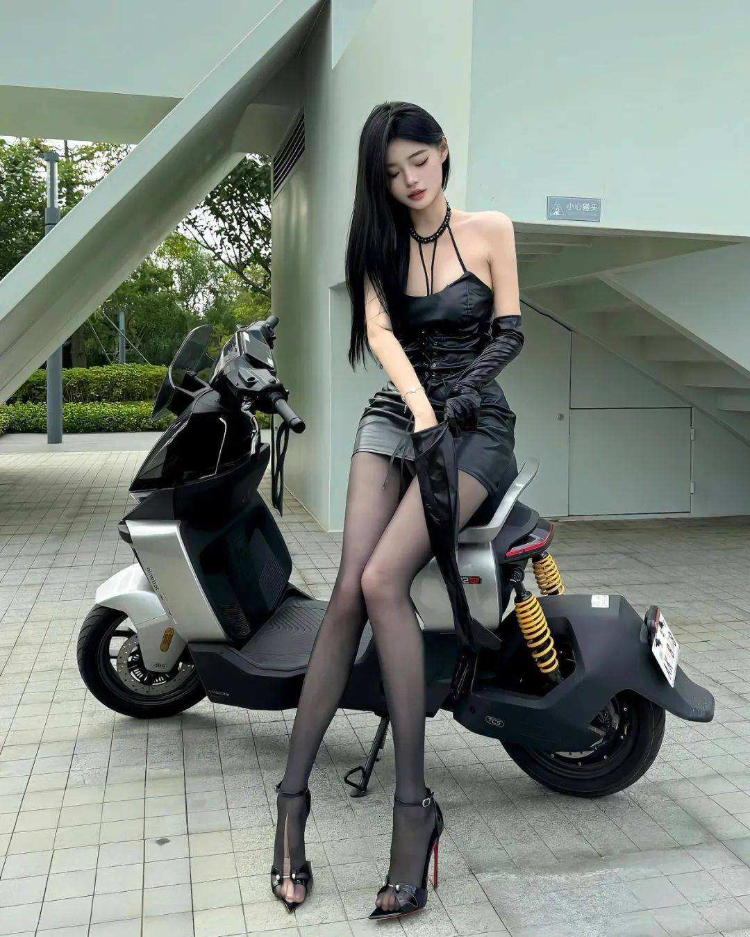 香港第一女神！176cm、49kg，黑丝大长腿，真的人间尤物啊_大腿_身材_曲线美