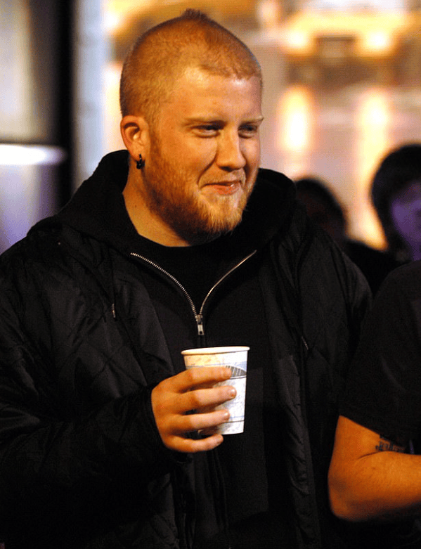 美国男星去世后遭2只爱犬啃食，生前患抑郁症多次捐款救助流浪犬_Bryar_Bob_狗狗