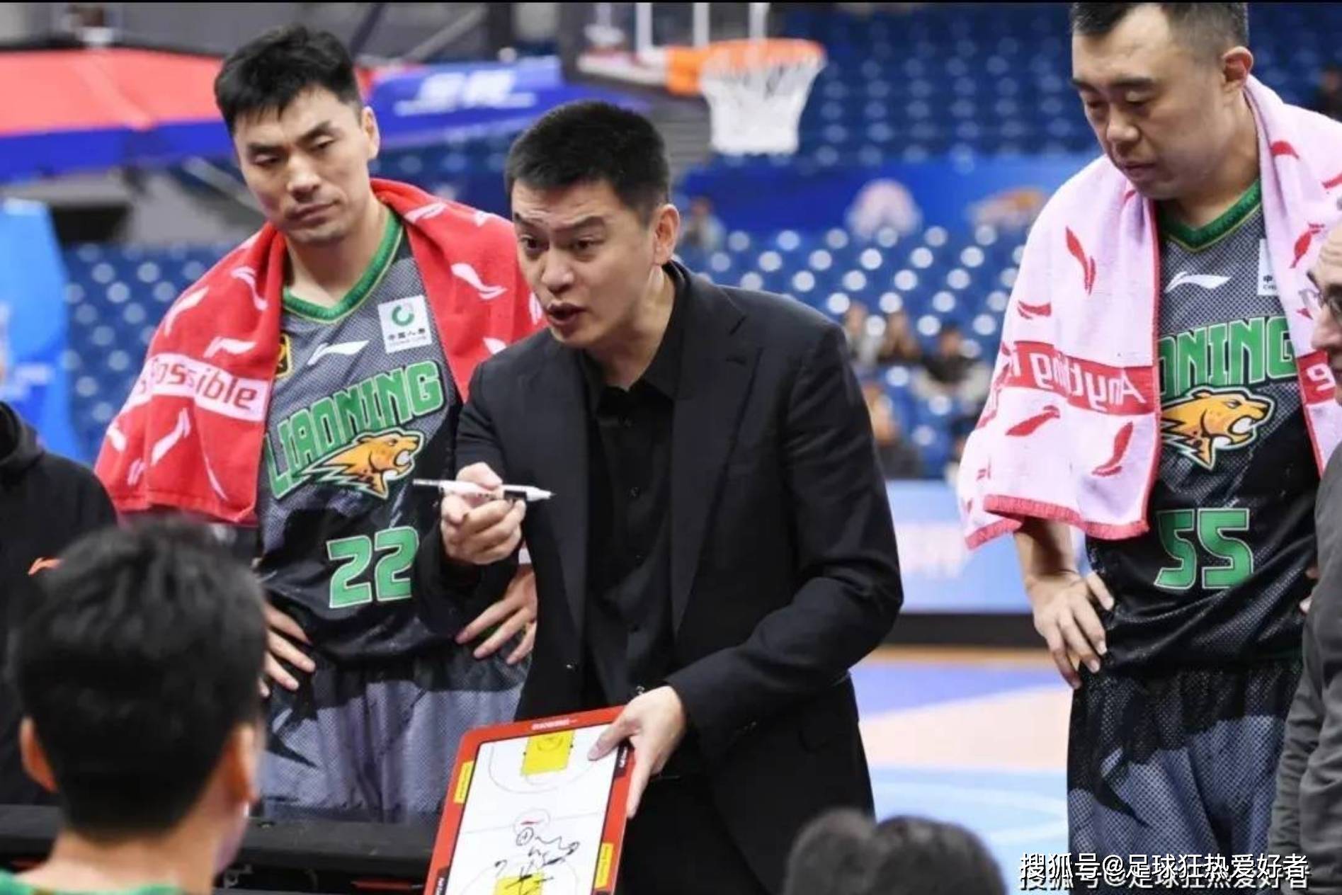 丢人！CBA辽宁100-103惜败青岛，苏群老师赛后真敢说，这几点必须认可_杨鸣_杨瀚森_北控