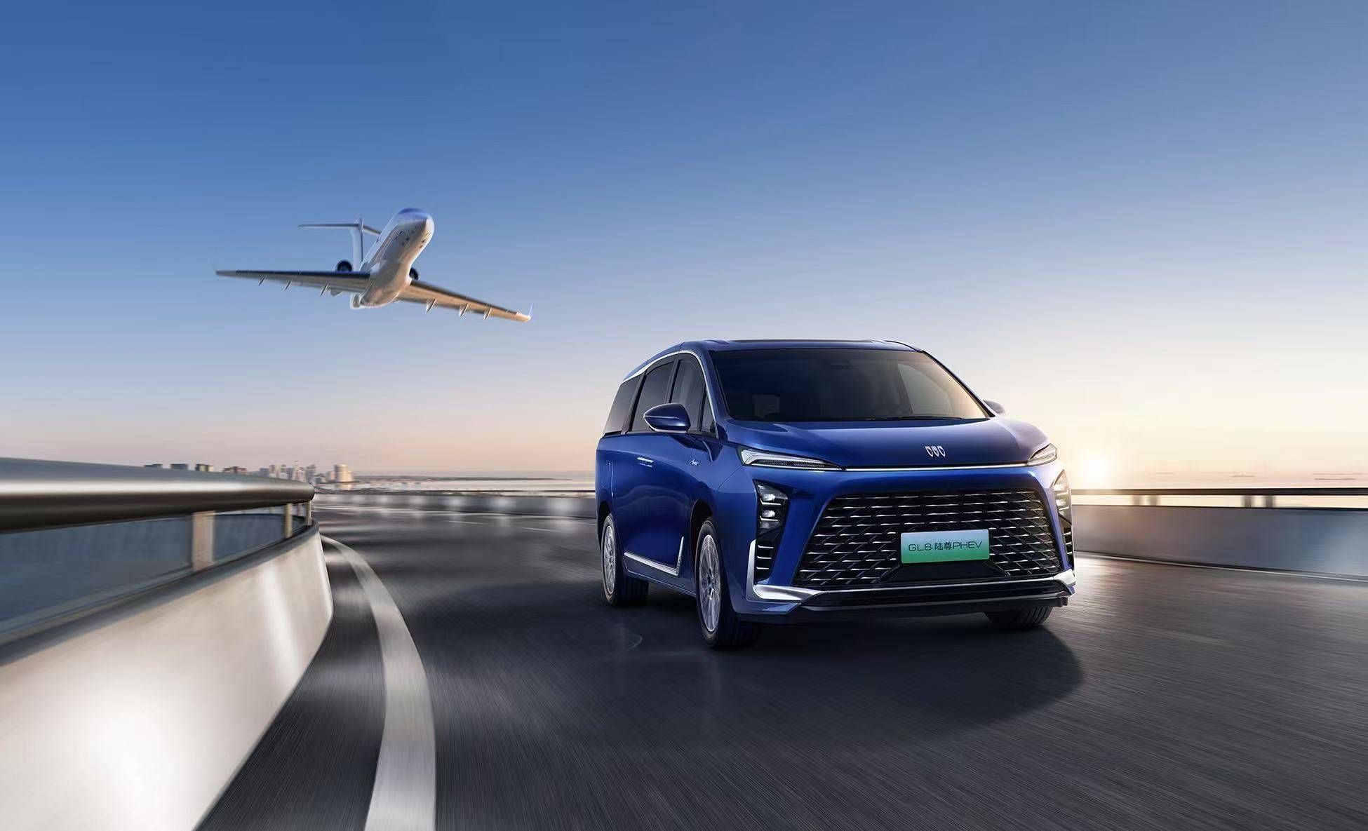 高端豪华MPV GL8陆尊PHEV发新价33.99万元起，打响2025高端MPV大战_搜狐汽车_搜狐网