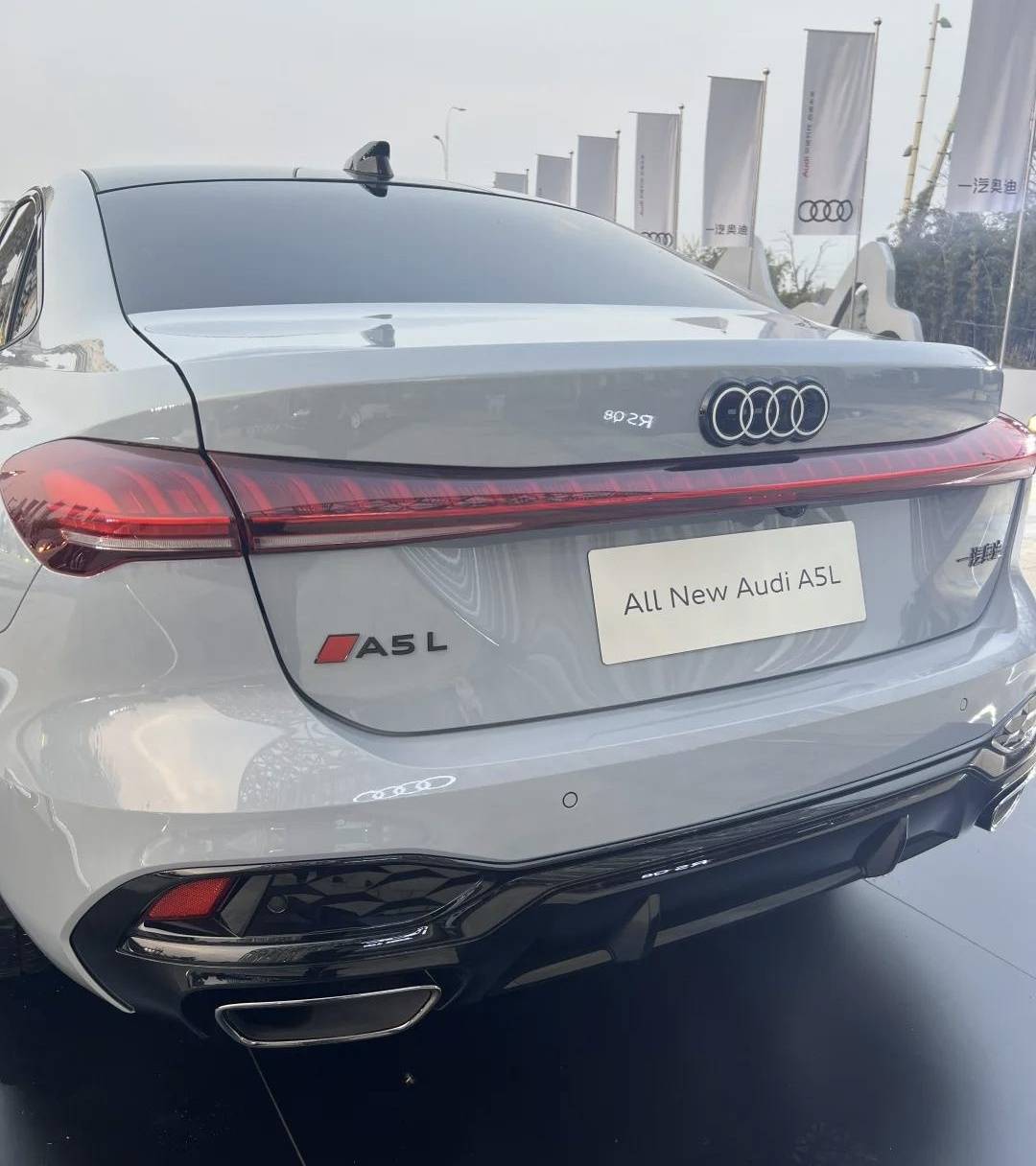 奥迪全新A5L飞箭灰实车，第五代EA888+华为智驾，与A4L同堂销售_搜狐汽车_搜狐网