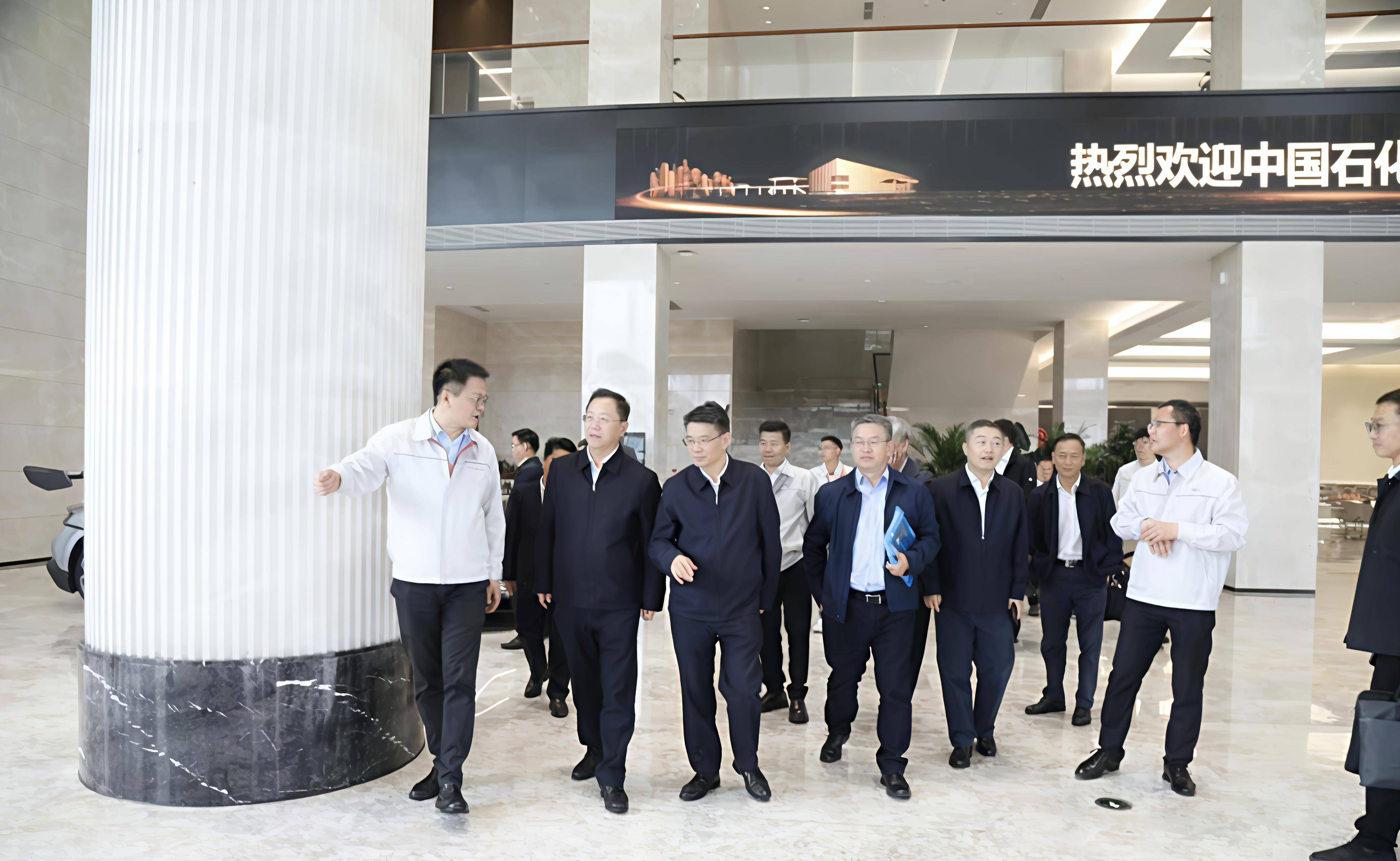 兆瓦闪充，桩桩可充，比亚迪超级e平台开启「油电同速」新时代_搜狐汽车_搜狐网