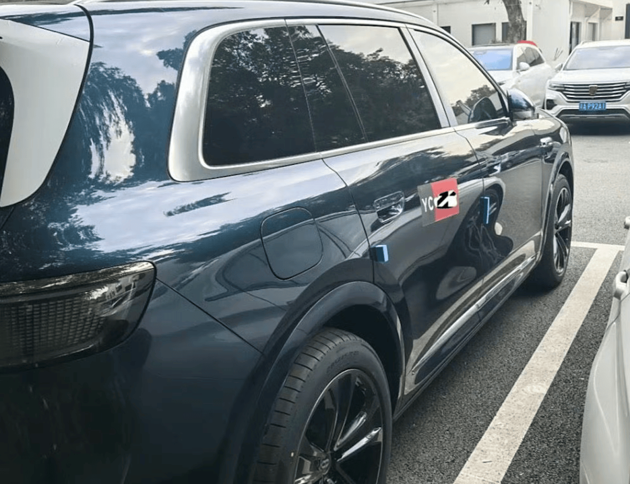 问界M8实车曝光！车长近5米、对标理想L9，会成为下一个爆款吗？_搜狐汽车_搜狐网