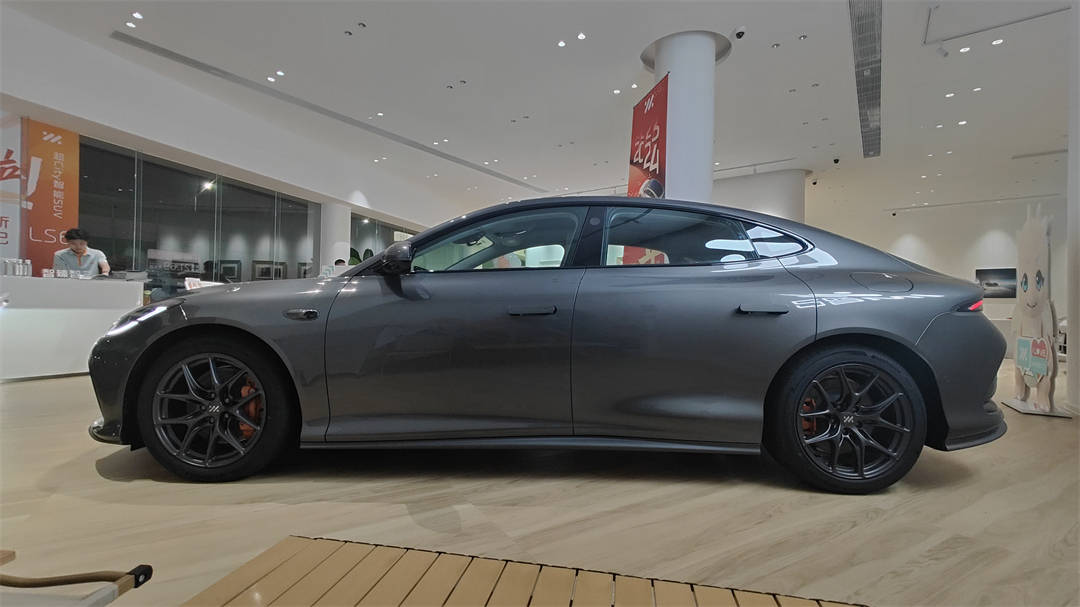 短试智己L6：需要多努力，才能跟Model 3/ SU7同上一张桌？_搜狐汽车_搜狐网