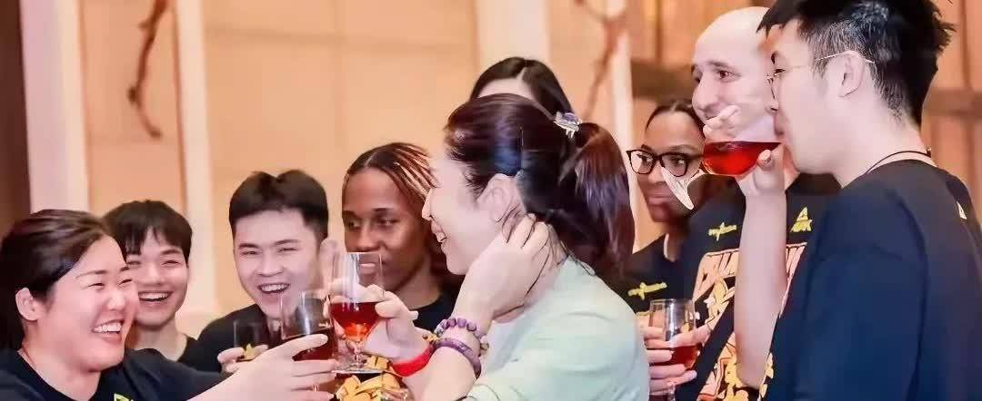 广东女篮六年首冠，杨力维封神，四川梦碎，郑薇回归执教？_WCBA_1_CBA