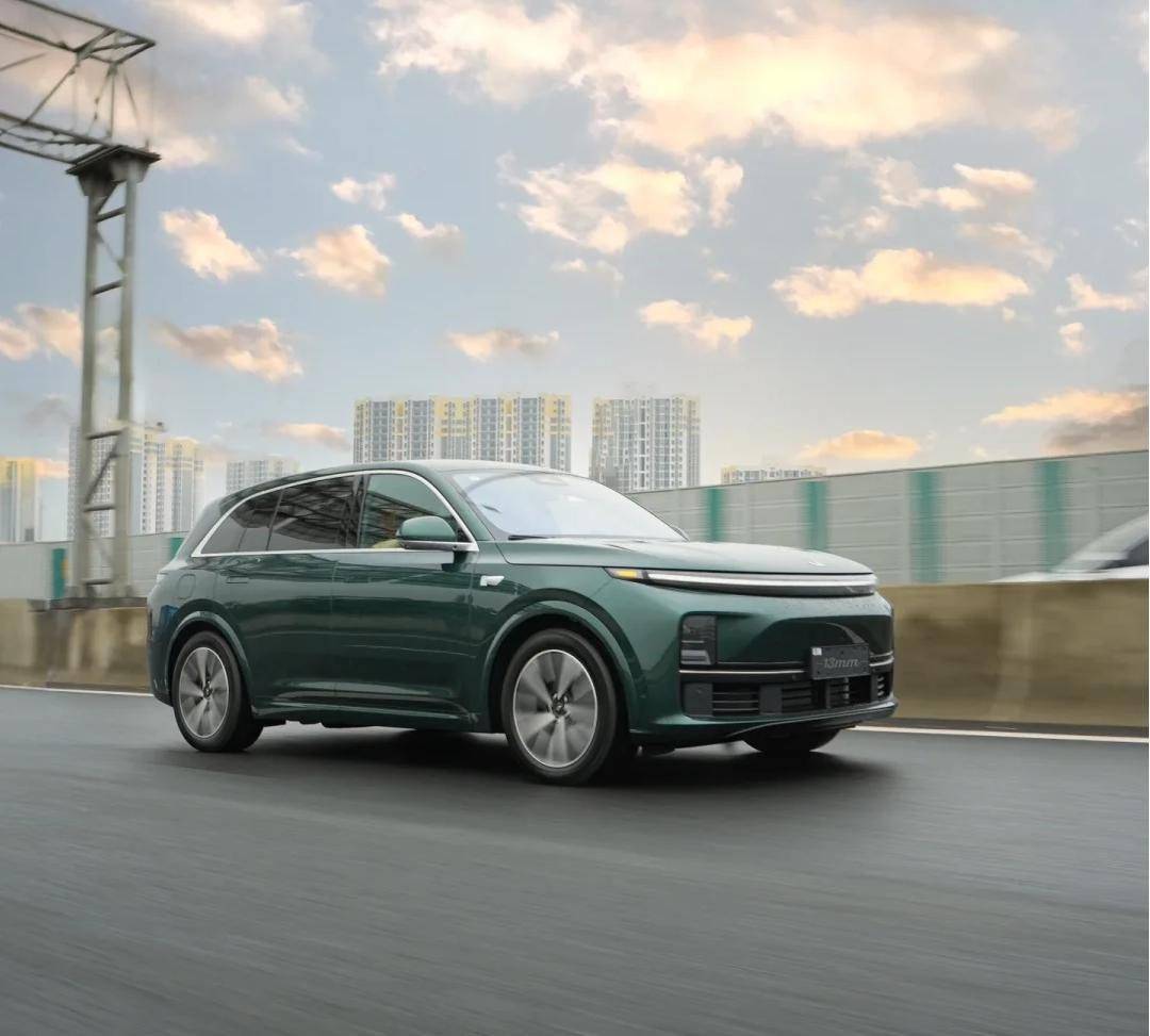 选车如养孩子！领克09EM-P大五座对比理想L7谁更省心？_搜狐汽车_搜狐网