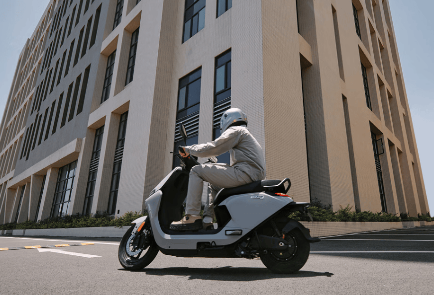上下班代步电摩怎么选?100KM真续航,九号电动M95c+ Mk2体验越级_搜狐汽车_搜狐网
