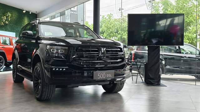 坦克500柴油版泰国亮相：2.4T柴油动力+9AT+全黑涂装+隐藏备胎_搜狐汽车_搜狐网