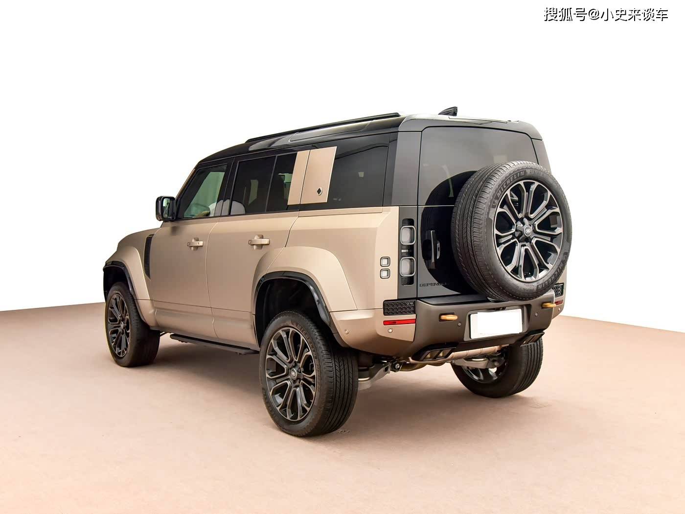 全新路虎卫士OCTA实拍，搭载4.4T引擎+6D底盘，最大涉水深度达1米_搜狐汽车_搜狐网