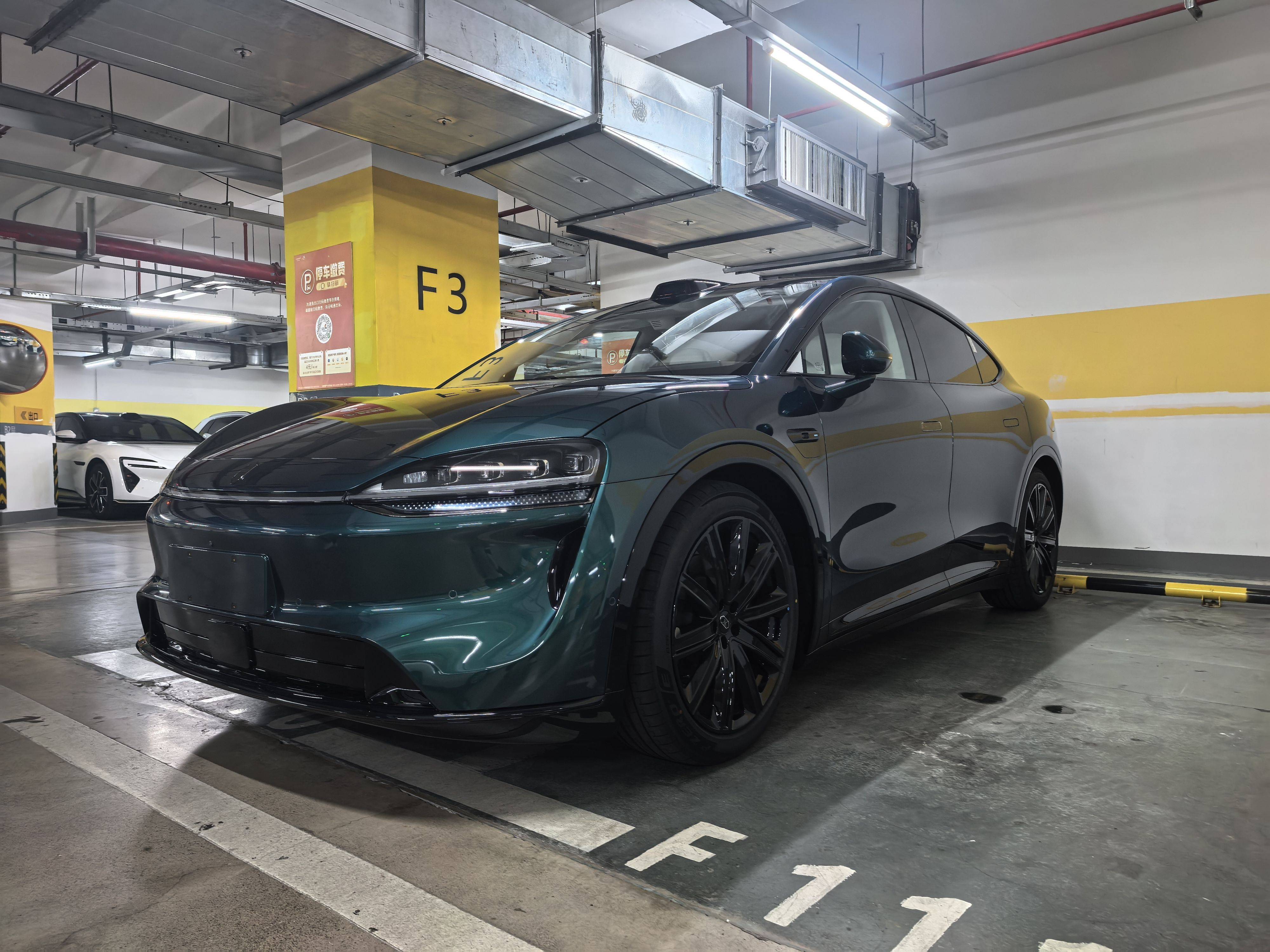 26款智界R7到店实拍，增内外配色，升级华为ADS 4+双零重力座椅_搜狐汽车_搜狐网