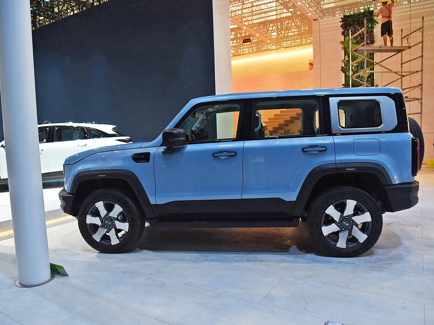 谁才是“全能方盒子”？深蓝G318无忧穿越版VS BJ40增程版_搜狐汽车_搜狐网