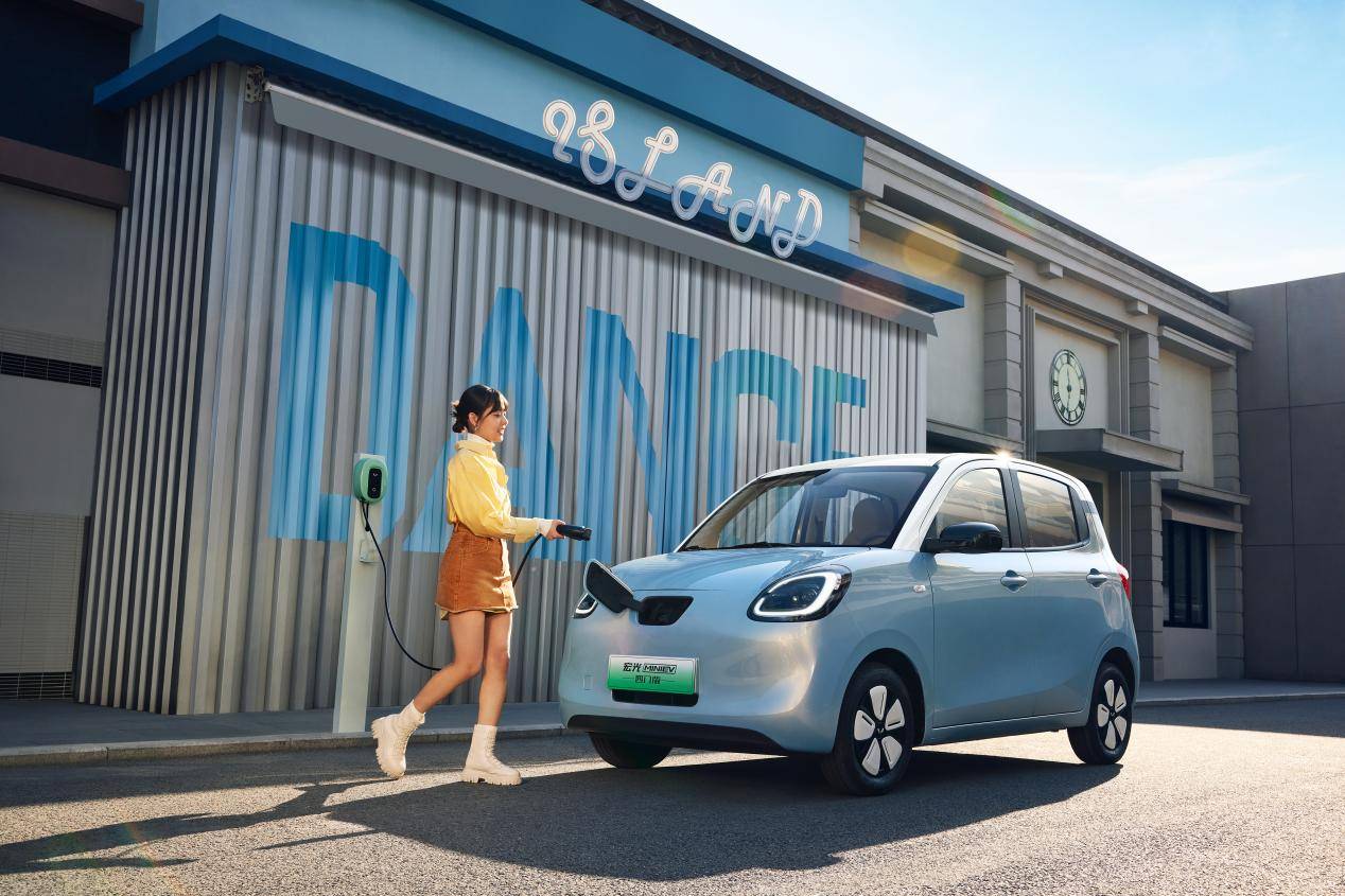 四门跃阶全能进化，五菱宏光MINIEV四门版，诠释代步车2.0时代_搜狐汽车_搜狐网