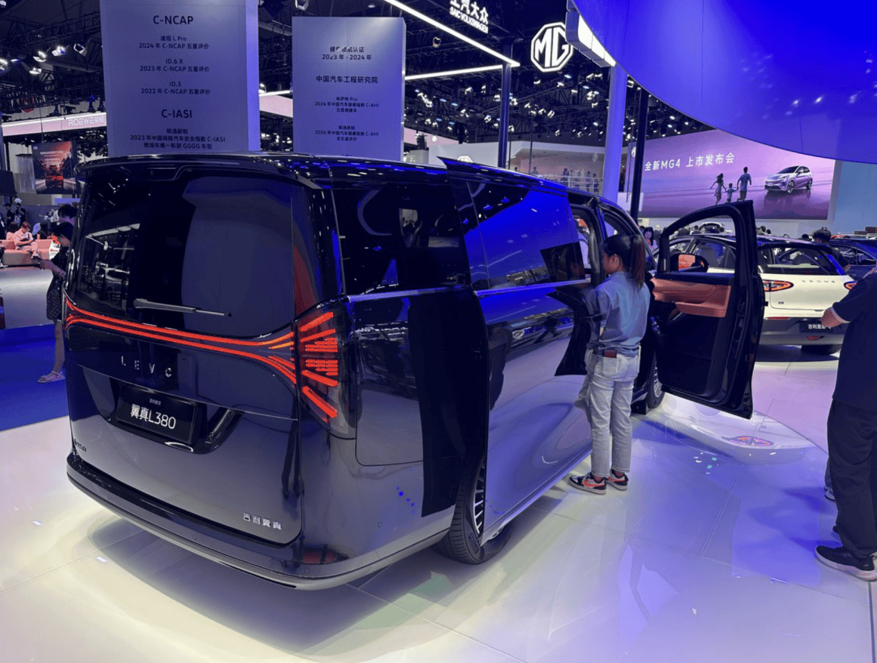 直击成都车展，翼真L380为何成为MPV市场的香饽饽？_搜狐汽车_搜狐网