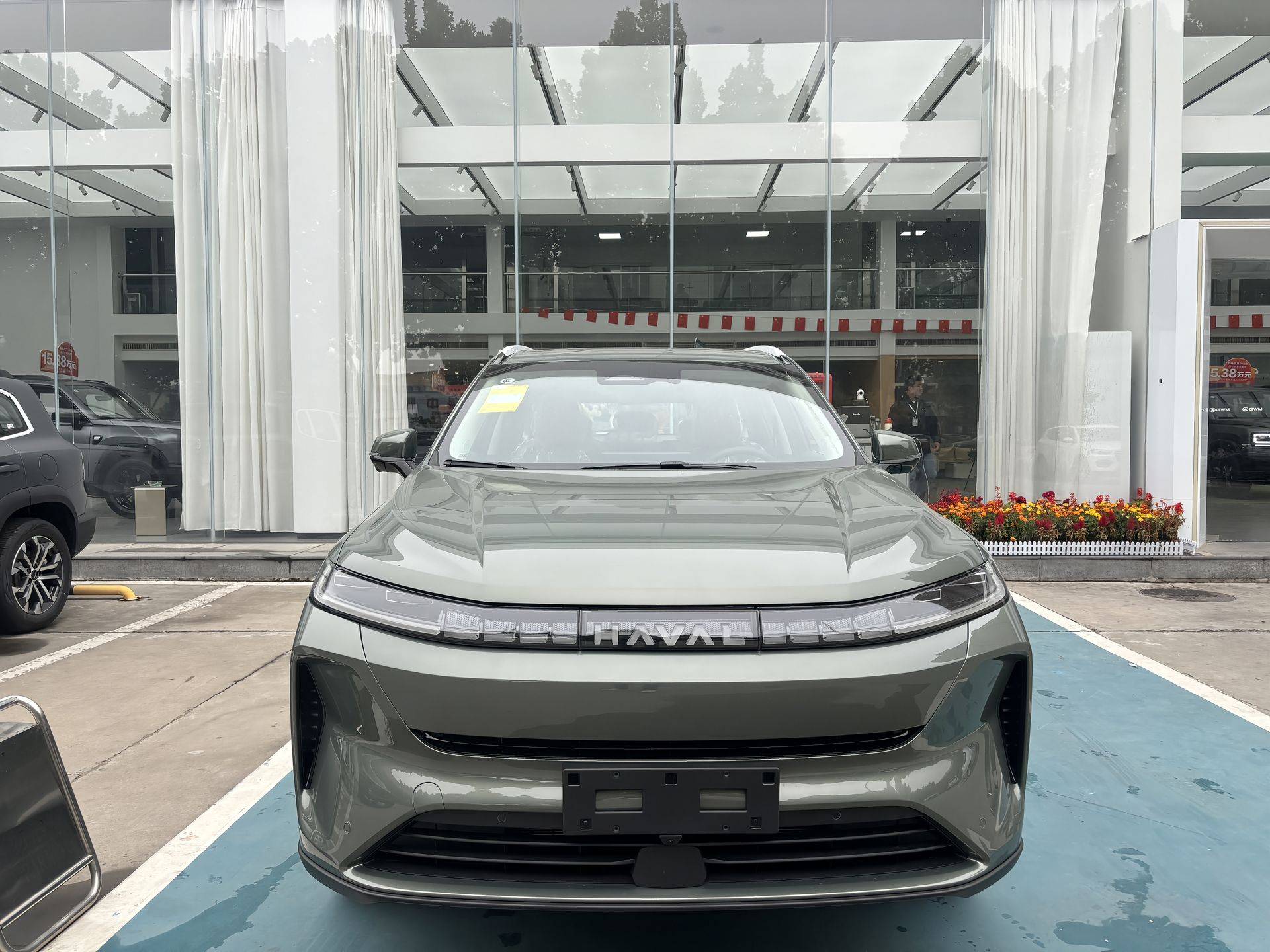 枭龙MAX燃油版？哈弗H6L实车到店，长至4米8，配2.0T+9DCT_搜狐汽车_搜狐网