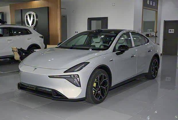 深蓝L06到店实拍，预售13.99万起11月18日上市_搜狐汽车_搜狐网