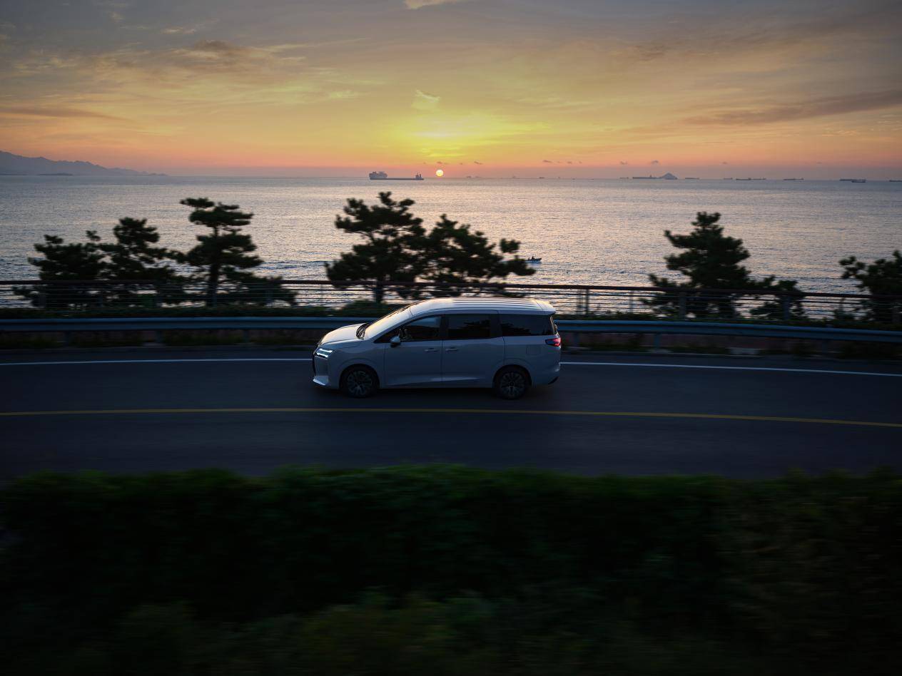 7.3万起售引爆MPV市场！五菱星光730正式上市，六大黄金标准重塑家庭出行新生态_搜狐汽车_搜狐网