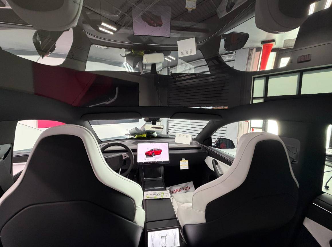 特斯拉Model Y Performance海外交付黑顶版_搜狐汽车_搜狐网
