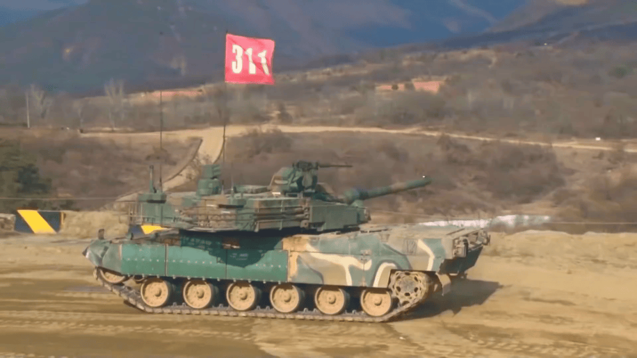 7224. 韩国人把K-2黑豹主战坦克实弹射击训练拍的很霸气