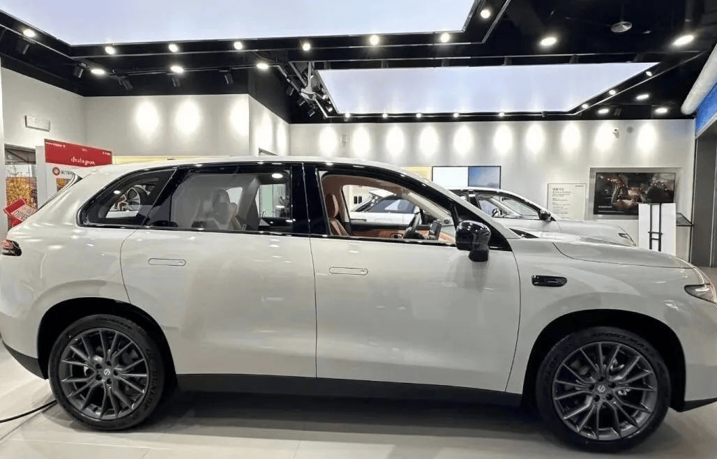 理想L6的“平替选手”，只要12万，续航1100km，8295芯片，可油可电很省心！_搜狐汽车_搜狐网