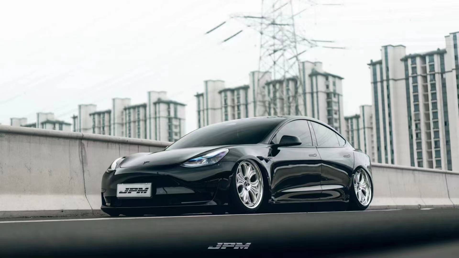 特斯拉Model 3低趴姿态，AIRBFT气动避震改装艺术_搜狐汽车_搜狐网