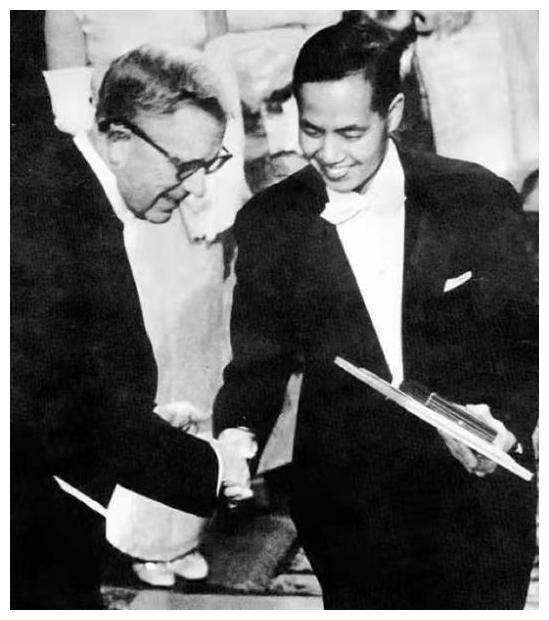 1974年5月，81岁的毛泽东为何提出要在一小时内见到这位科学家？_李政道_毛主席_周总理