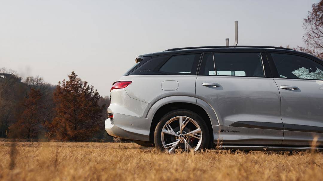 上汽奥迪A7L与Q6齐亮相，岁末购车惊喜连连，豪华性能不容错过！_搜狐汽车_搜狐网